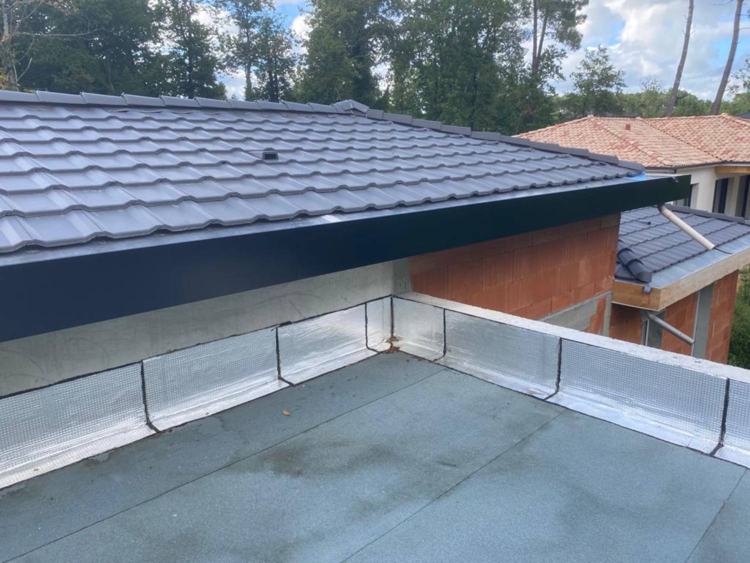 Acrotère de couleur - EDeN Alu - Gouttières Alu à Bordeaux en Gironde